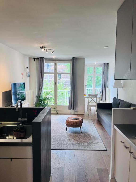 Cozy museum area home, Amsterdam from €51pp - Book Now