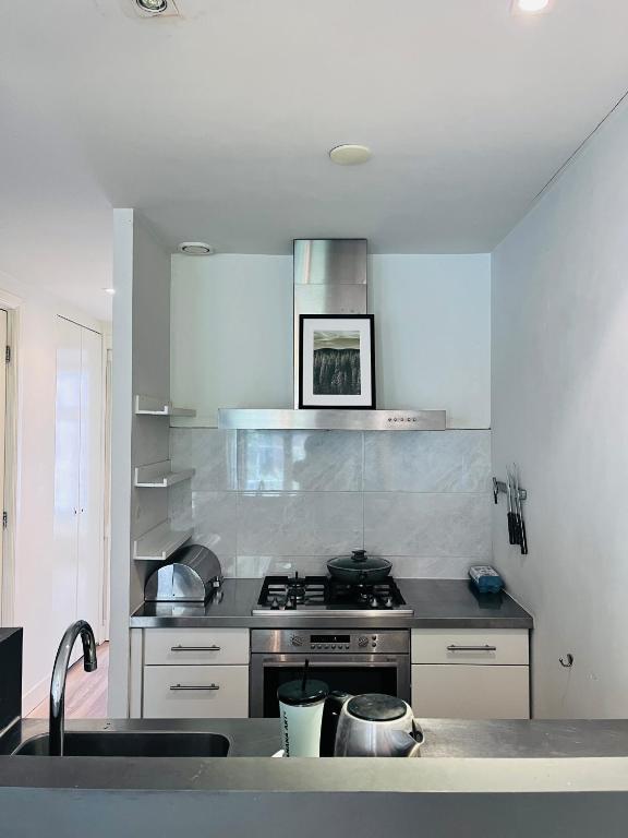 Cozy museum area home, Amsterdam from €51pp - Book Now