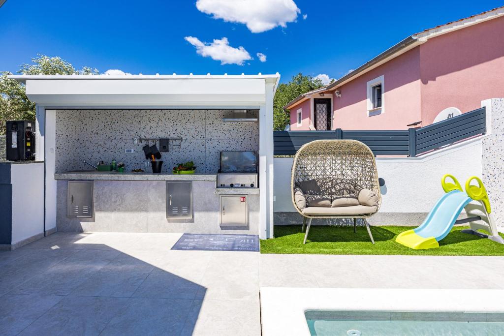 From €30 - Villa Spa Otium for 8 people with 32 m2 heated pool, outdoor ...