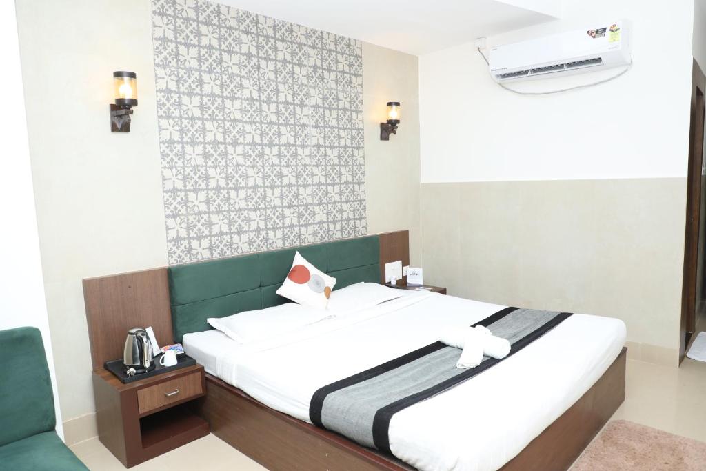 The Blue Lagoon Hotel Premium, Cuttack from $12 - Book Now
