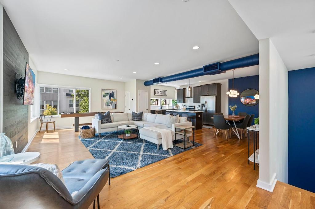 From $47pp - Walk & Bike-Stunning Natural Light! 13 Mins to Downtown, Nashville, FL