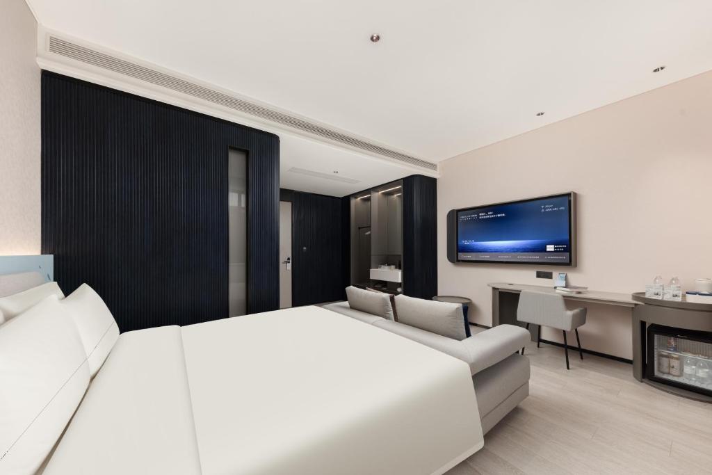 From $41 - Atour Light Hotel Jiuyi Street Ancient City, Quanzhou