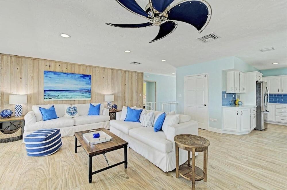 From $67 - Pier Pressure - Luxury Waterfront Pool Home, 100' Dock ...