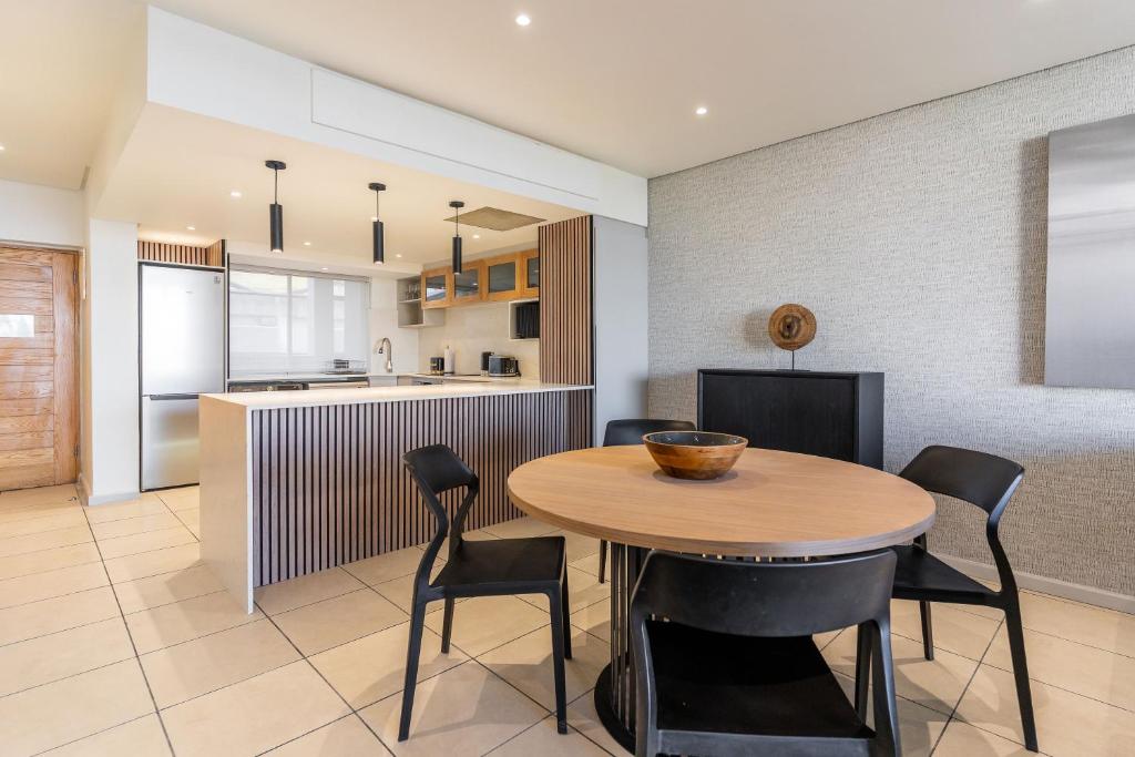 Harbour Edge 606, Cape Town from $25pp - Book Now