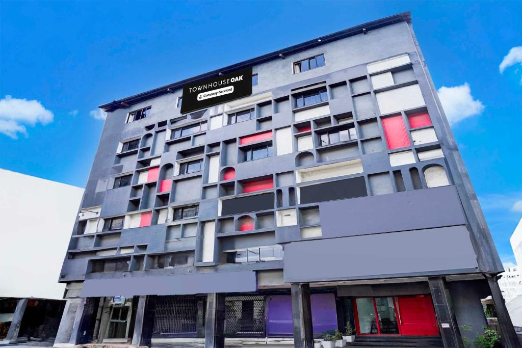 From $12 - Townhouse Oak Dosar Vaishya Square Metro Station, Nagpur