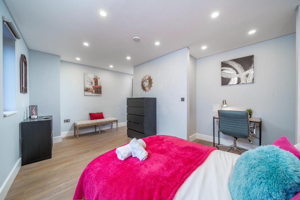 From £59pp - Ultra Luxury Riverside Condo Central London Notting Hill ...