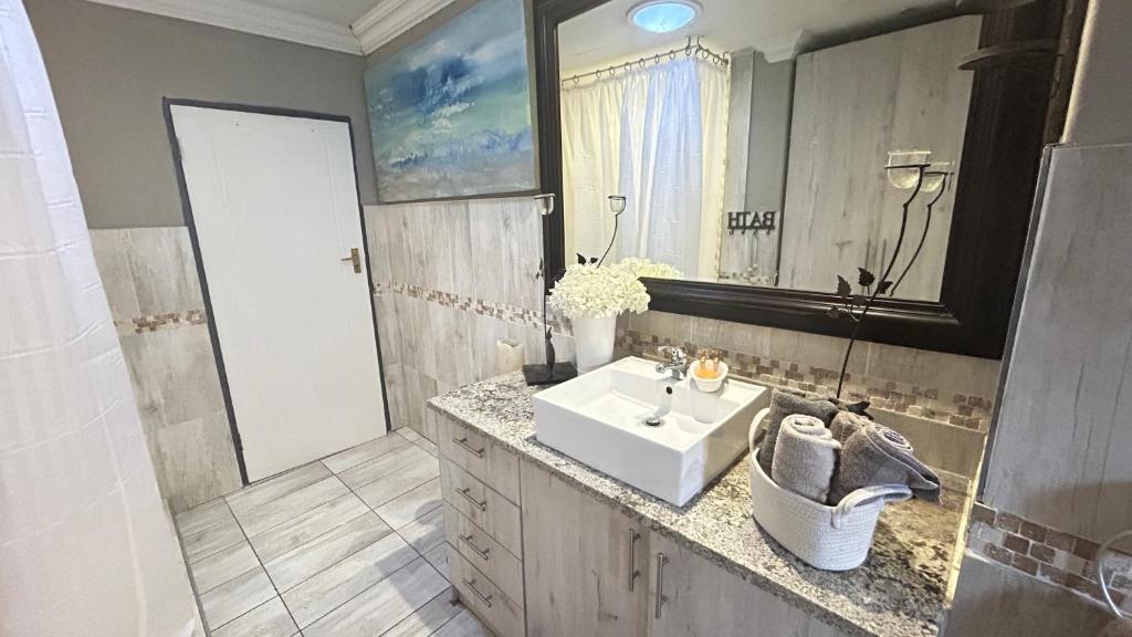 From $29 - Artzy's Garden View 1km to Olivedale Clinic, Northriding