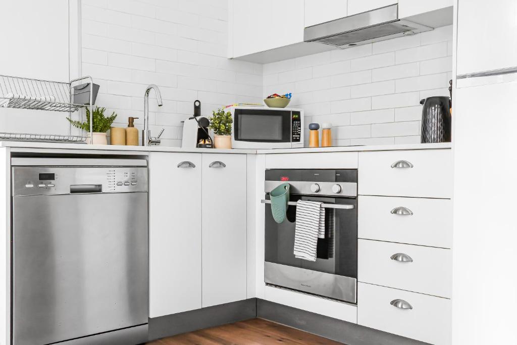 From $40pp - 3 Bedroom House- Millers Point Good for 8 Guests, Sydney