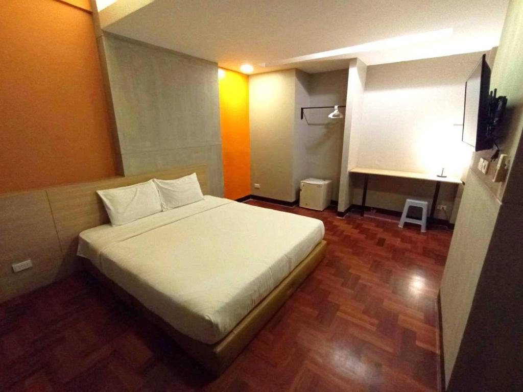 XX GO INN BTS Silom Saint Louis, Bangkok from $16 - Book Now