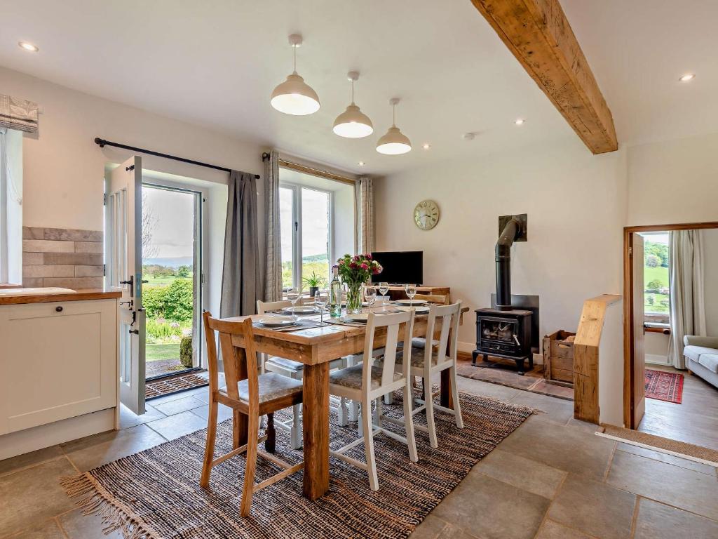 3 Bed in Pooley Bridge 94982 from £39pp - Book Now