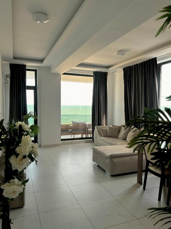 Lunaria- AJ Signature Stay, Mamaia Nord from $48pp - Book Now