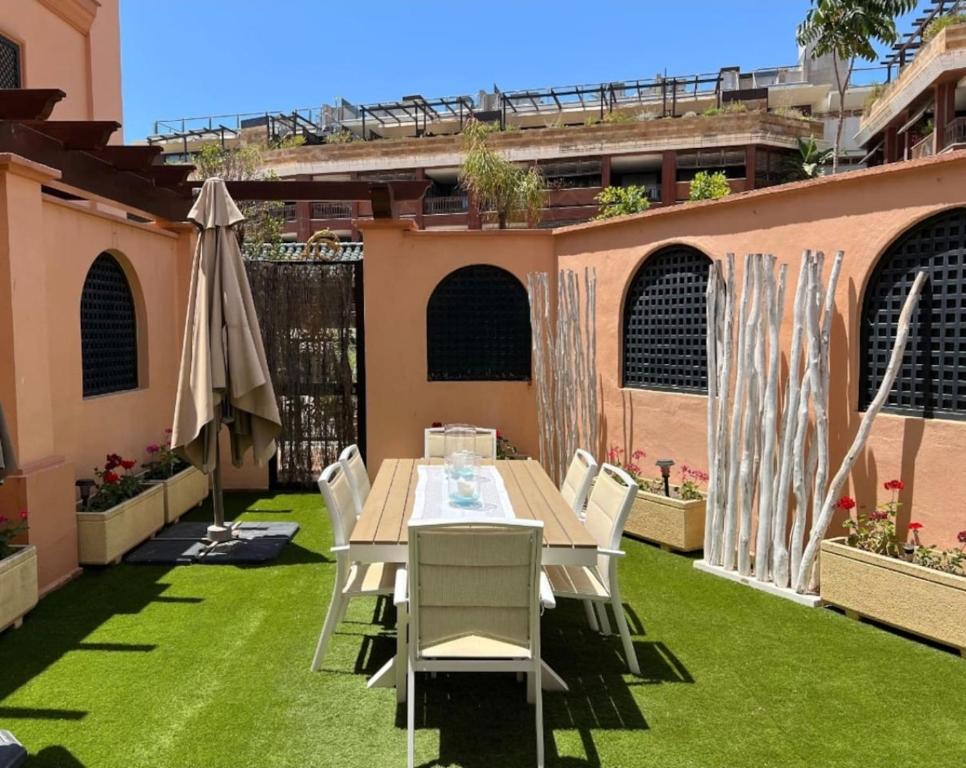 First Line Banus 4 Bed Sea Pool, Marbella from €86 - Book Now