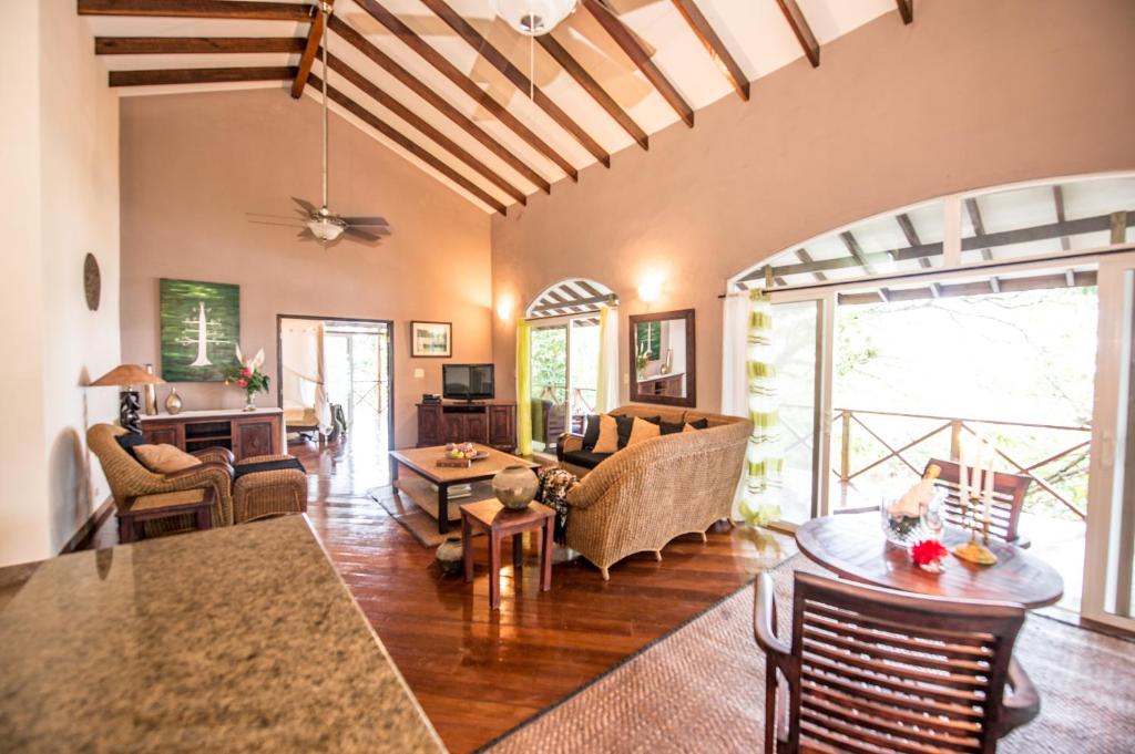 Popa Paradise Beach Resort, Punta Laurel | 2024 Updated Prices, Deals