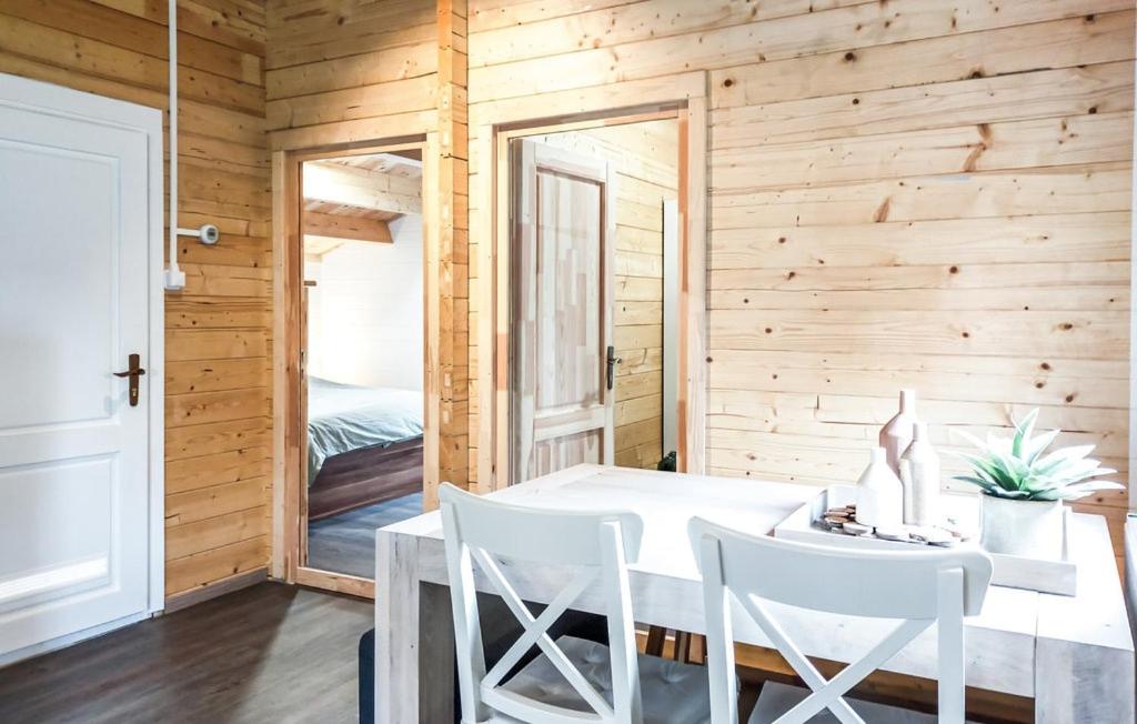 From €66 - Knus houten Tiny House bij water & natuur VP030, heinkenszand