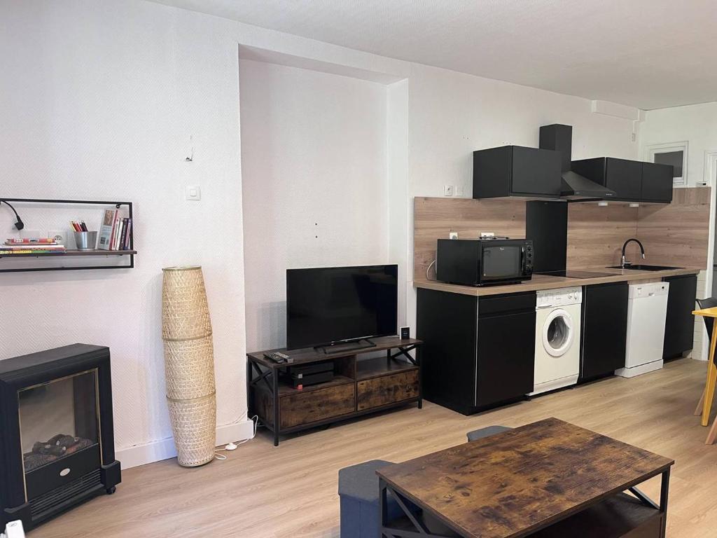 Rénové, balcon, centre Cauterets - FR-1-812-140 from €50pp