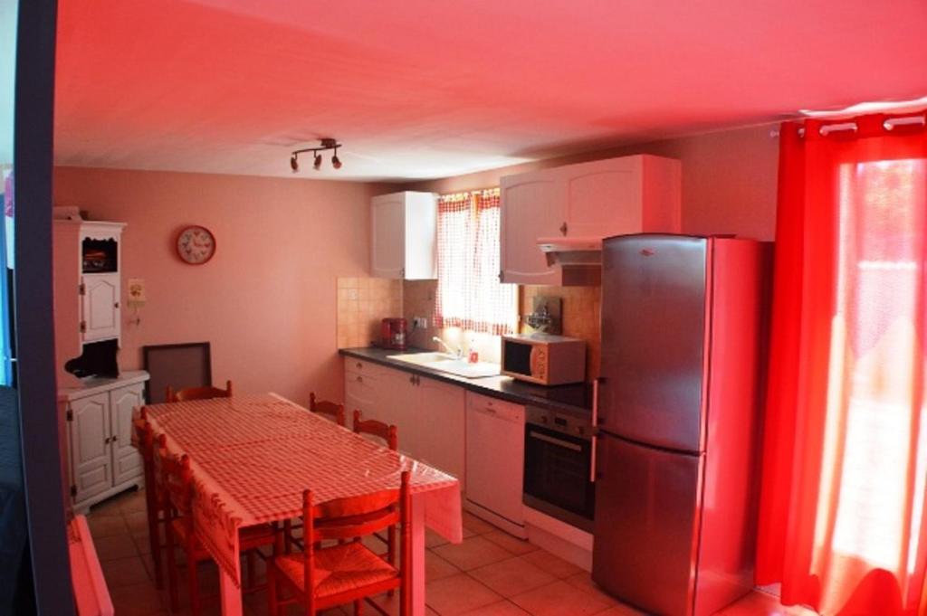 From €90 - Villa Océane, 10 Pers, Domaine De Ribiere, Grospierres