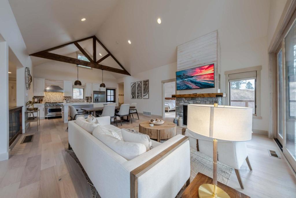 Wilderness Club Haven for 12, Eureka, MT from $42pp - Book Now