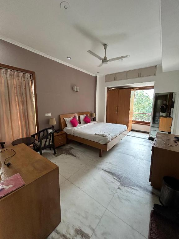 Hotel Corporate Crest - Golf Course Road, Gurgaon from $13