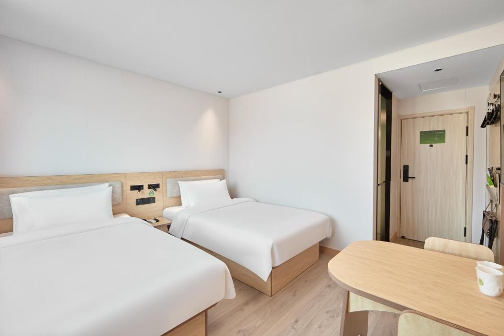 From $72 - Haiyou Hotel Beijing Wangfujing Xiehe Hospital Store