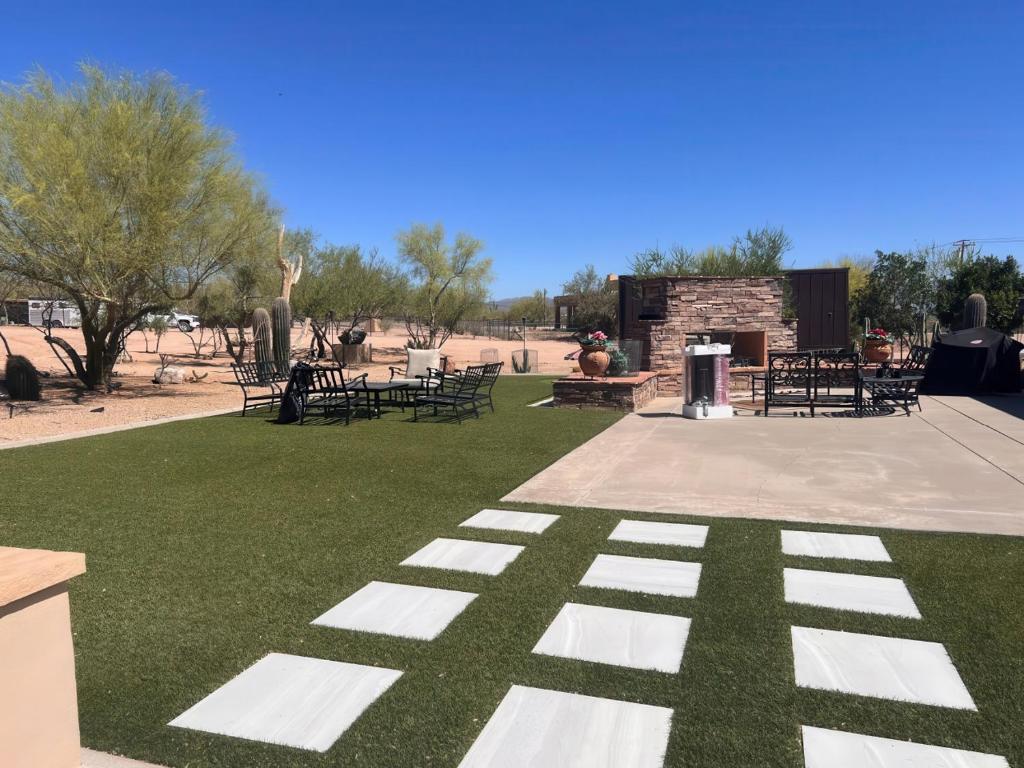 From $39pp - Luxe Ranch w Four Peaks Views Outdoor Fireplace, Rio Verde, AZ