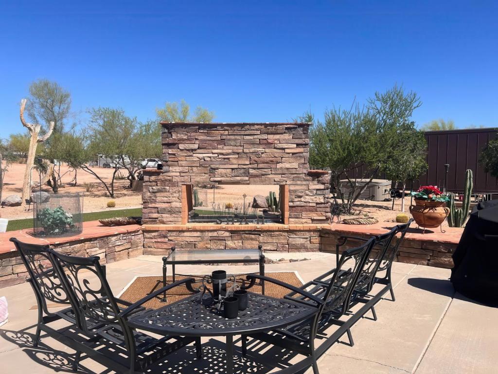 From $39pp - Luxe Ranch w Four Peaks Views Outdoor Fireplace, Rio Verde, AZ