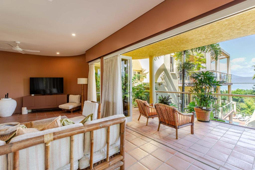 From $67 - 7 Hill Villa Port Douglas with incredible ocean views