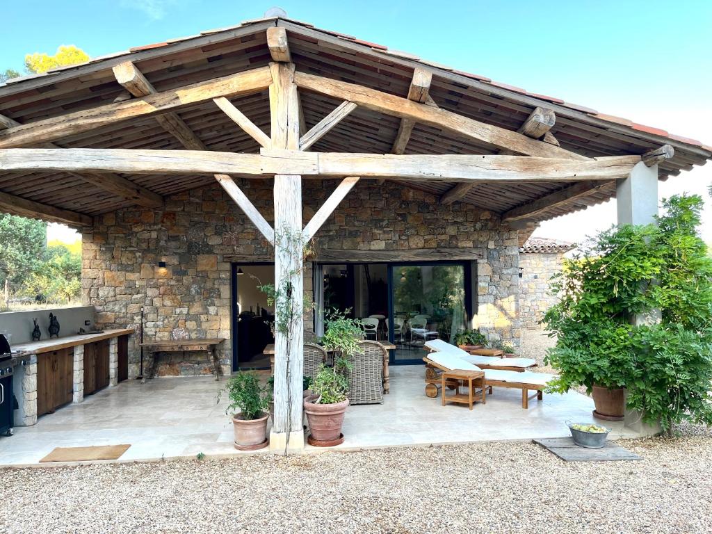 Coquelicot Classic Provençal House, Lorgues from €56pp