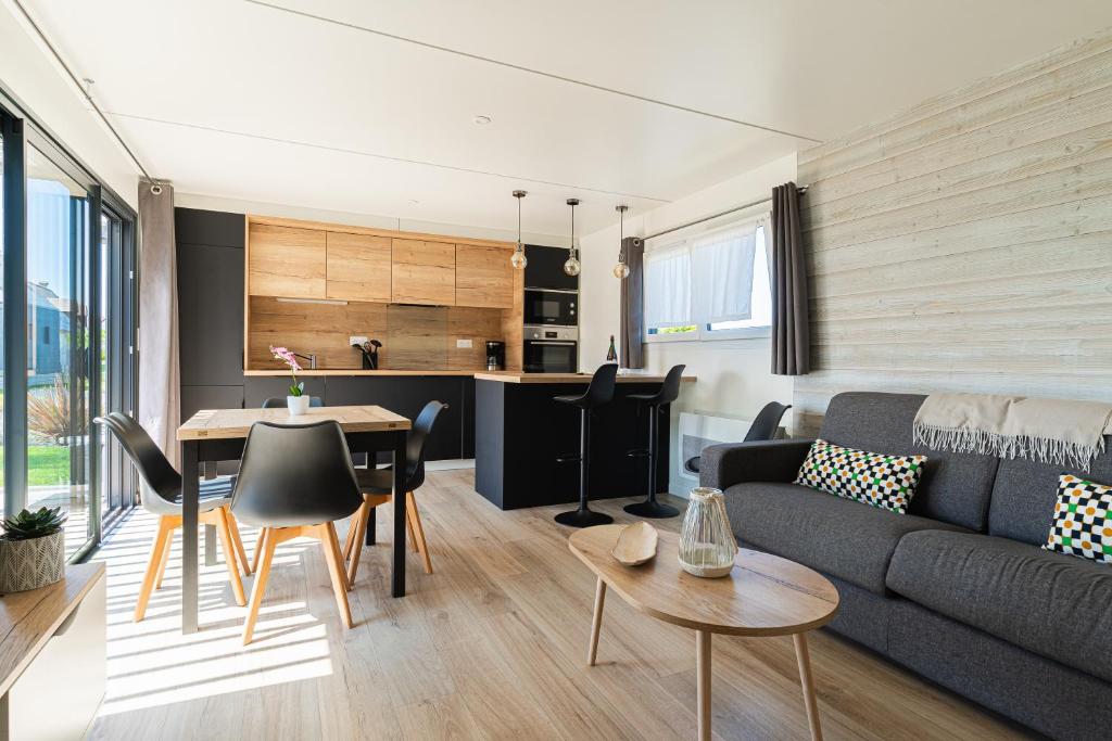 Chalet Gold - 5min à Pied de la Plage, Asnelles from €40pp