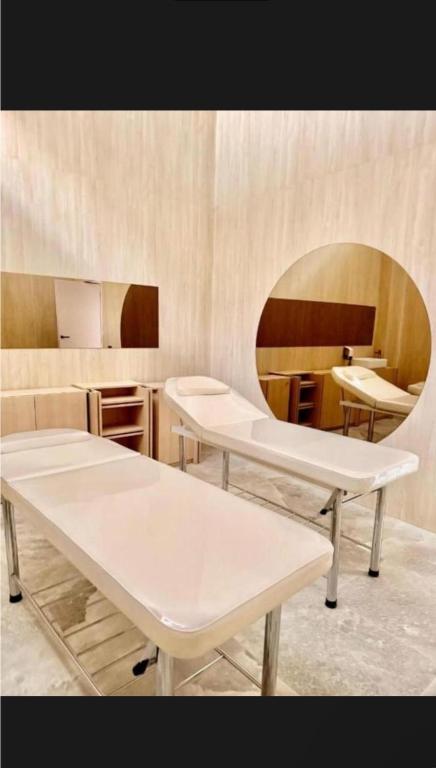 Alezzi Odyssey Luxury Pool Spa, Mamaia Nord from $86