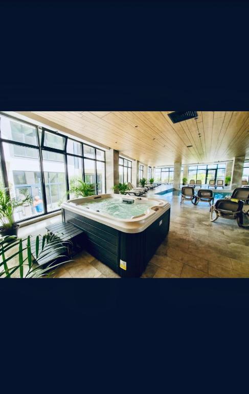 Alezzi Odyssey Luxury Pool Spa, Mamaia Nord from $86