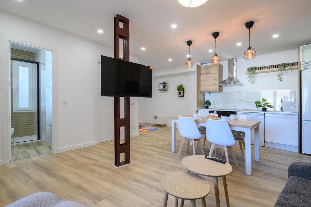 APT-Inside the Wall-Family,Games,Relax,History Entire apartment (Avila ...