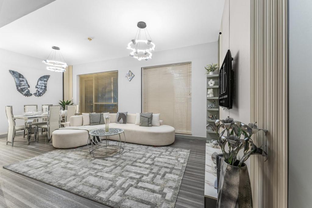 From $88 - MNB LIVIN Silver Aviary 2Bed Boulevard Central, Dubai