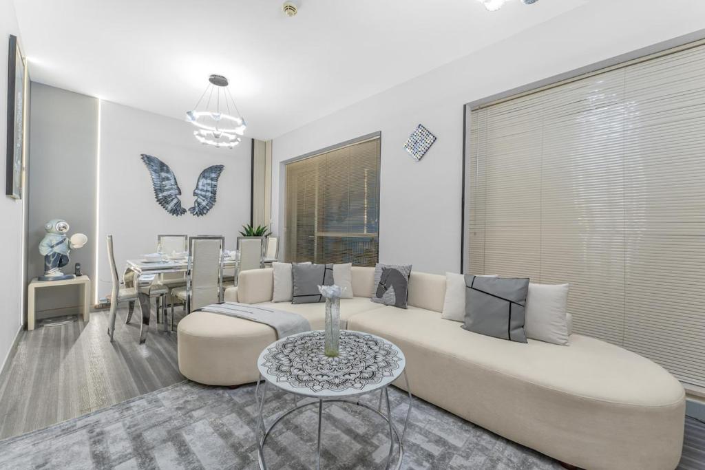 From $88 - MNB LIVIN Silver Aviary 2Bed Boulevard Central, Dubai