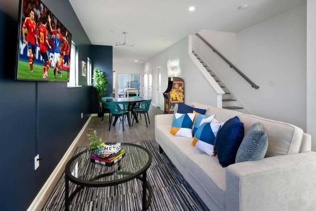 From $58pp - Midwest Moonlight l Hot Tub Fire Pit Arcade, Indianapolis, IN