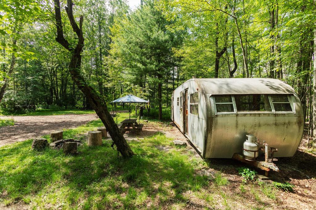 The Outlier Inn, Woodridge, NY from $64 - Book Now