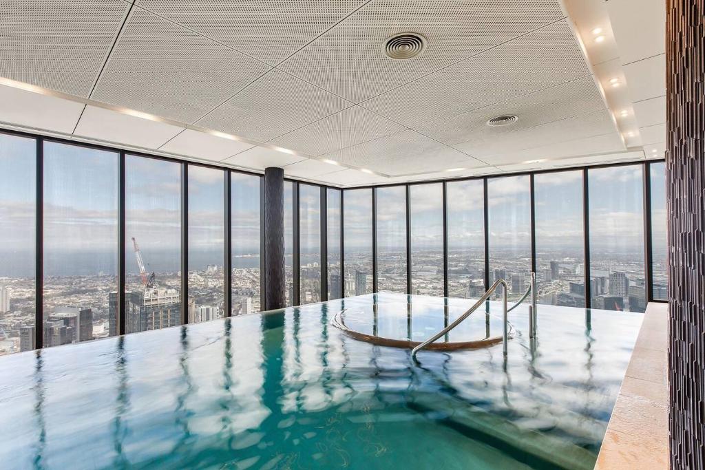 From $65 - Oriana - Refined Skyline Retreat by Yarra River, Melbourne