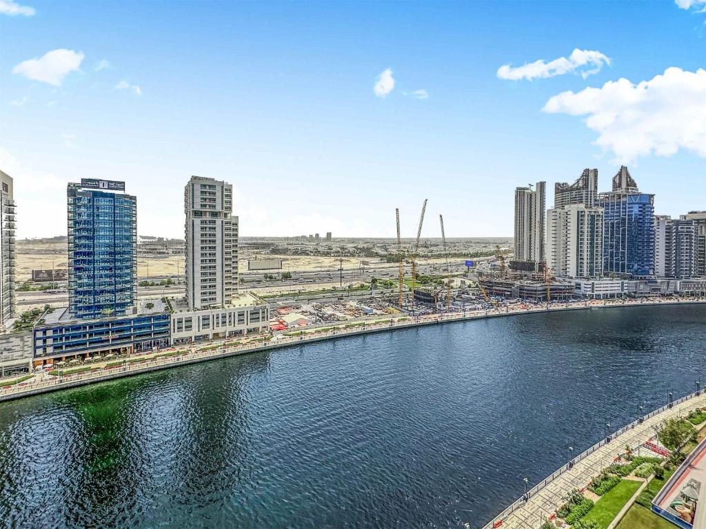 Waterfront One Bedroom - Amazing Canal Views Entire apartment (Dubai ...