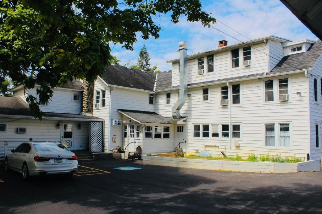 Pocono Ridge Inn East Stroudsburg - Poconos, PA from $73