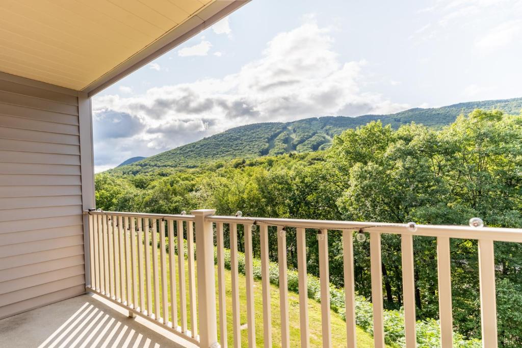 From $94 - Hike The Whites Hot Tub Pool Loon Mt Views, Lincoln, NH