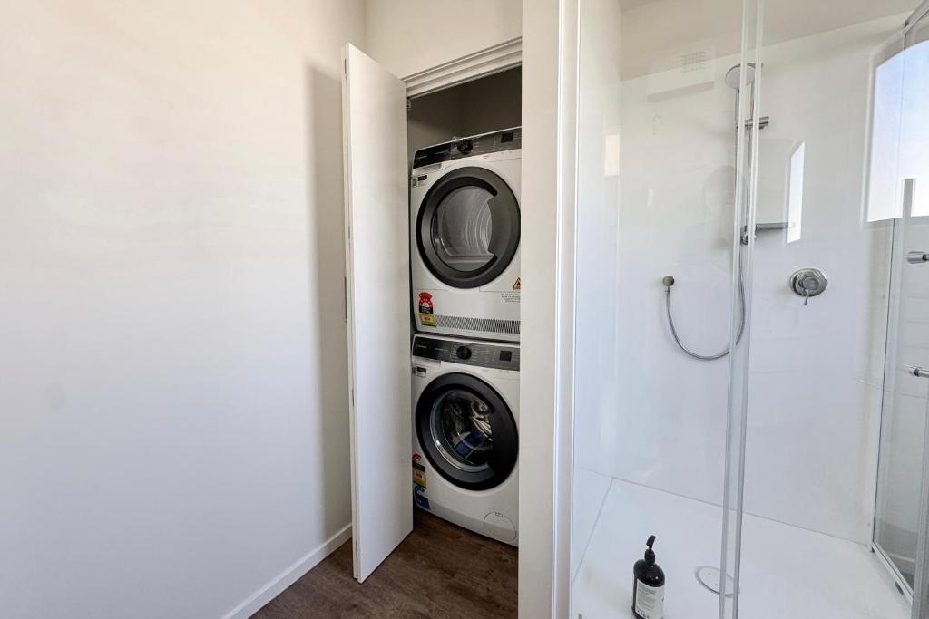 Roto Cottage Lake Tekapo from $40pp - Book Now