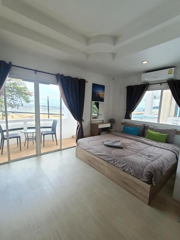 Beach front B3 Marie Guest house, Jomtien Beach from $21
