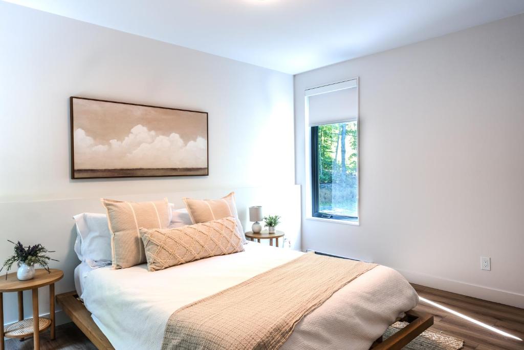 From $94 - Chalet Van Haven Nature Lake Hot Tub Fire Pit Game Room, Labelle