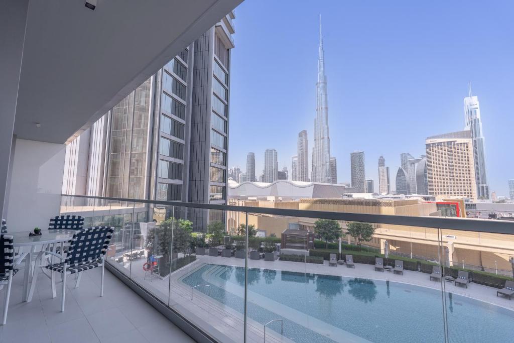 杜拜Vida Dubai Mall Balcony with Burj Views walk to Dubai Mall by Heaven ...