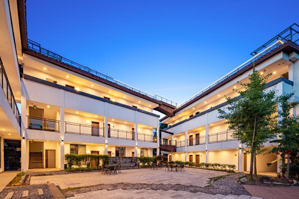 From $56 - Cuiling Yishu Hotel（Wulingyuan District Zhangjiajie City）