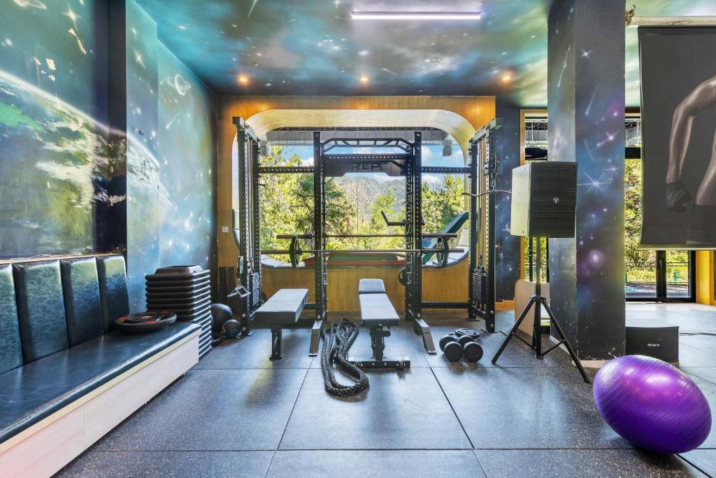 From $56 - Cuiling Yishu Hotel（Wulingyuan District Zhangjiajie City）