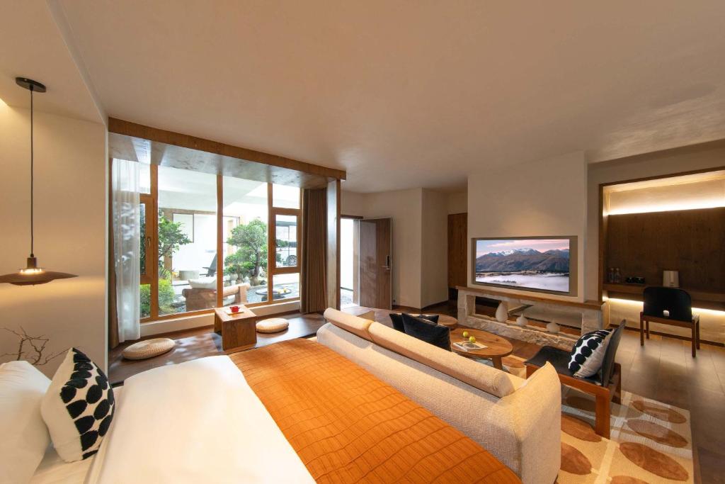 Shangri-la Nine Shepherds Oxygen Retreat Hotel (Deqen) - Deals, Photos ...