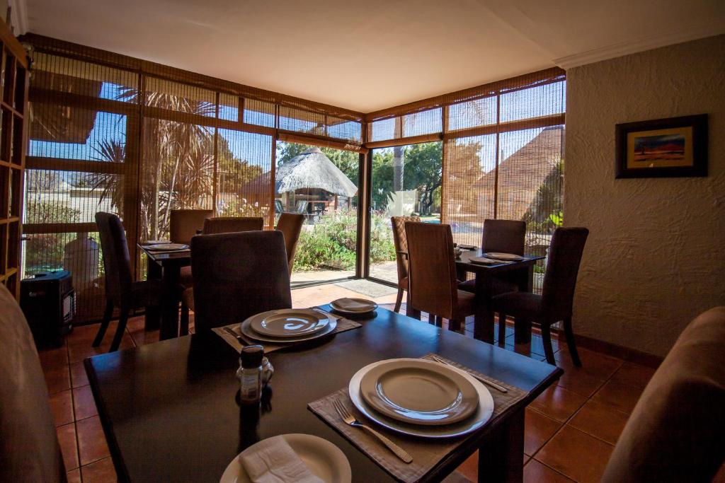 12 On Vaal Drive Guesthouse Guest House (Vanderbijlpark) - Deals ...