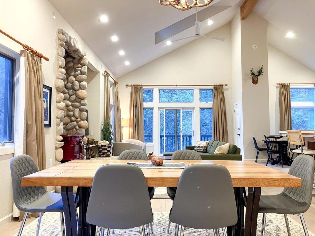 From $57pp - Enchanting Creekside Cabin Retreat near Yosemite National ...