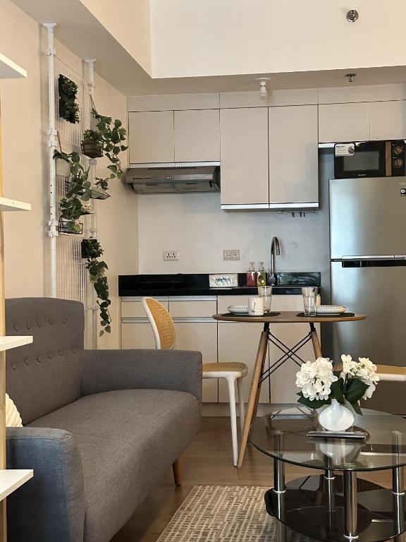 From $14 - Modern Cozy Studio Unit near Abreeza Mall, Davao City