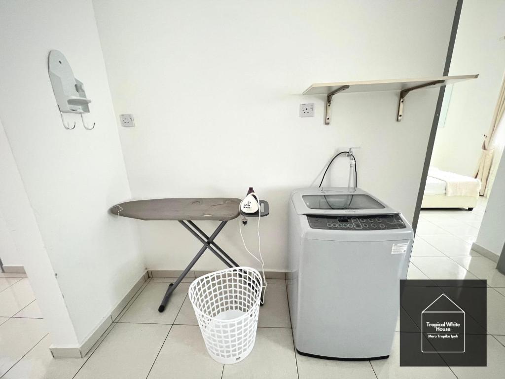 Homestay Meru Ipoh Tropical White House from $61 - Book Now